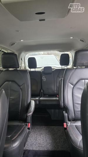 Black Chrysler Pacifica 2017 in Panevezys, with an engine capacity of 3.60 L and mileage of 202 thousand km for 13900 €, photo 16 on AUTOMOTO.COM.LV
