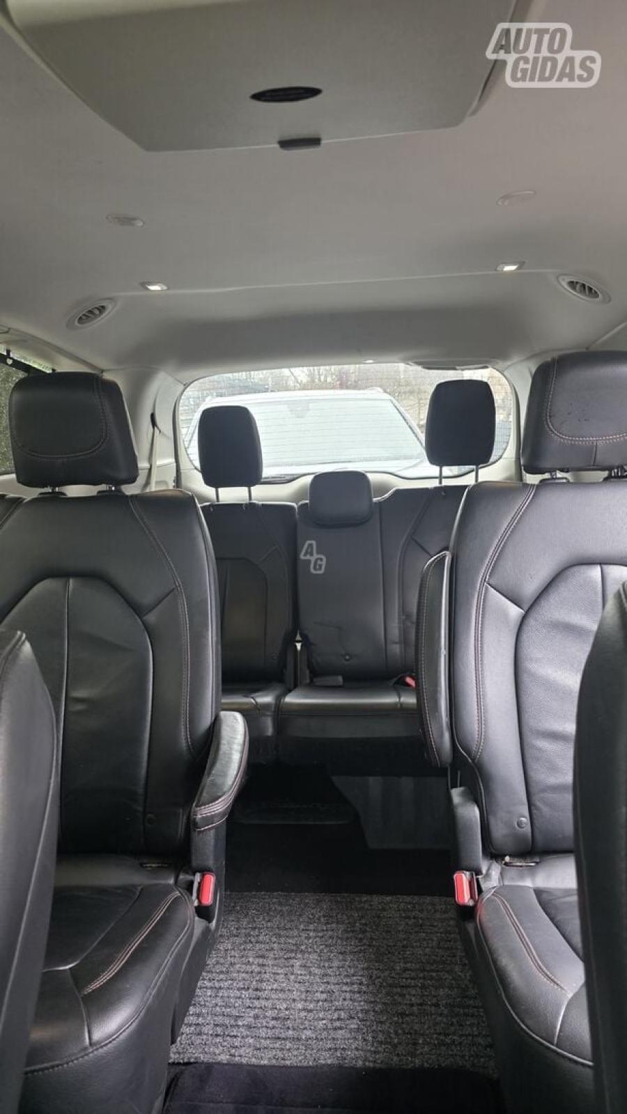 Black Chrysler Pacifica 2017 in Panevezys, with an engine capacity of 3.60 L and mileage of 202 thousand km for 13900 €, photo 16 on AUTOMOTO.COM.LV