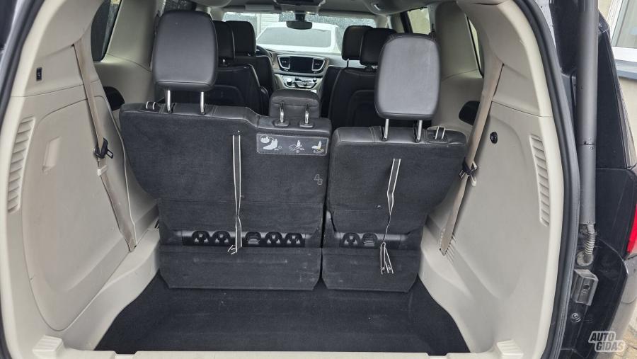 Black Chrysler Pacifica 2017 in Panevezys, with an engine capacity of 3.60 L and mileage of 202 thousand km for 13900 €, photo 20 on AUTOMOTO.COM.LV