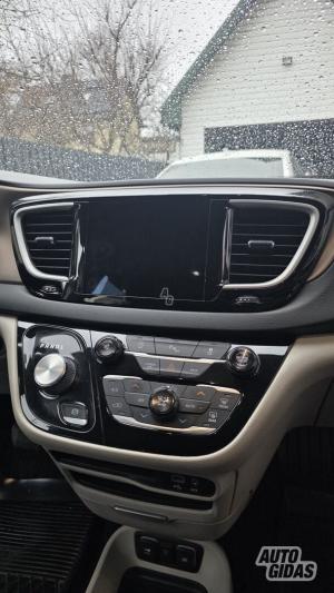 Black Chrysler Pacifica 2017 in Panevezys, with an engine capacity of 3.60 L and mileage of 202 thousand km for 13900 €, photo 21 on AUTOMOTO.COM.LV