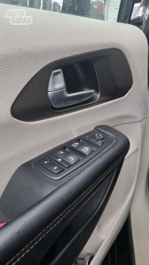 Black Chrysler Pacifica 2017 in Panevezys, with an engine capacity of 3.60 L and mileage of 202 thousand km for 13900 €, photo 23 on AUTOMOTO.COM.LV