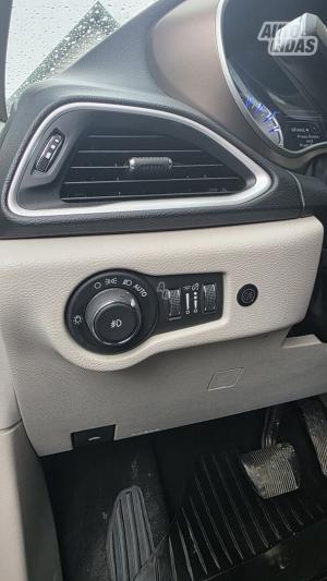 Black Chrysler Pacifica 2017 in Panevezys, with an engine capacity of 3.60 L and mileage of 202 thousand km for 13900 €, photo 24 on AUTOMOTO.COM.LV