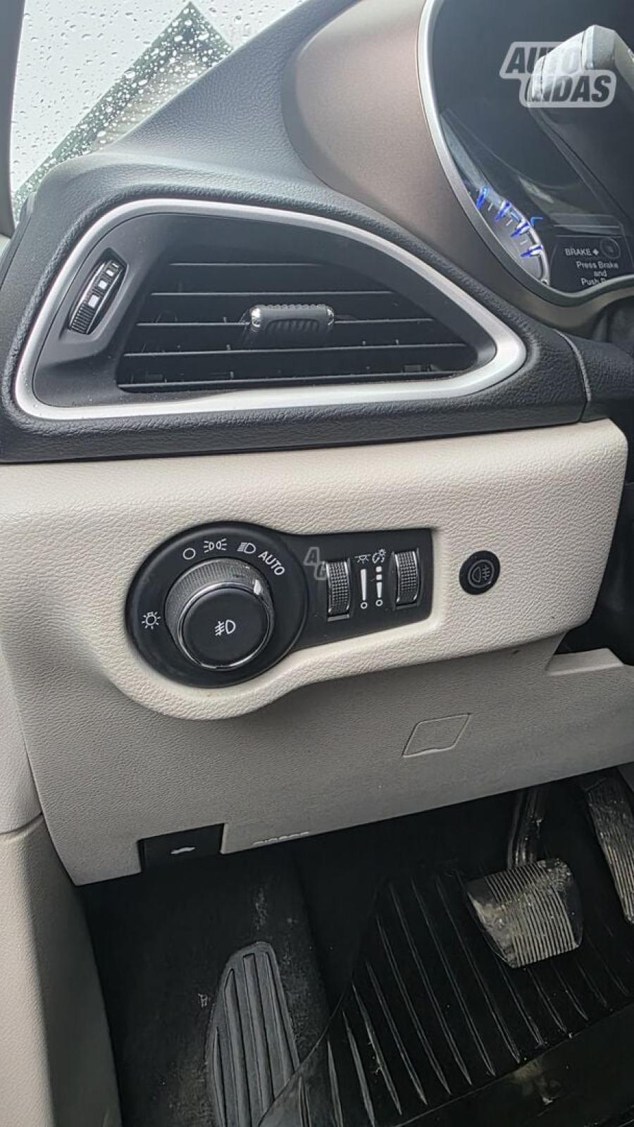Black Chrysler Pacifica 2017 in Panevezys, with an engine capacity of 3.60 L and mileage of 202 thousand km for 13900 €, photo 24 on AUTOMOTO.COM.LV