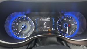 Black Chrysler Pacifica 2017 in Panevezys, with an engine capacity of 3.60 L and mileage of 202 thousand km for 13900 €, photo 25 on AUTOMOTO.COM.LV