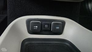 Black Chrysler Pacifica 2017 in Panevezys, with an engine capacity of 3.60 L and mileage of 202 thousand km for 13900 €, photo 26 on AUTOMOTO.COM.LV