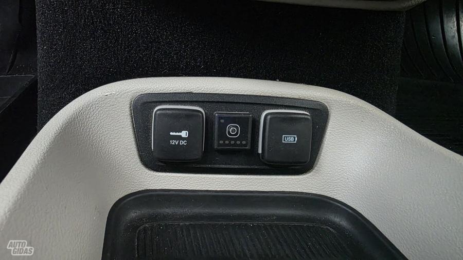 Black Chrysler Pacifica 2017 in Panevezys, with an engine capacity of 3.60 L and mileage of 202 thousand km for 13900 €, photo 26 on AUTOMOTO.COM.LV