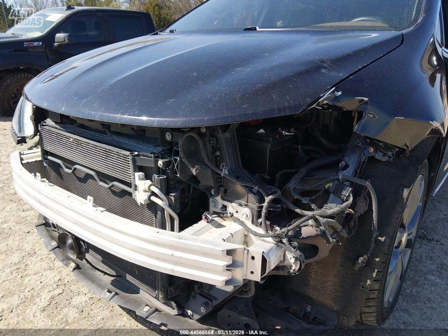 Black Chrysler Pacifica 2017 in Druskininkai, with an engine capacity of 3.60 L and mileage of 197 thousand km for 12000 €, photo 4 on AUTOMOTO.COM.LV