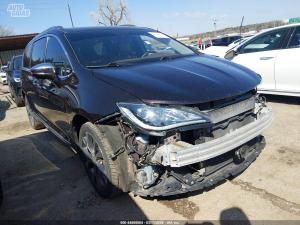 Black Chrysler Pacifica 2017 in Druskininkai, with an engine capacity of 3.60 L and mileage of 197 thousand km for 12000 €, photo 7 on AUTOMOTO.COM.LV
