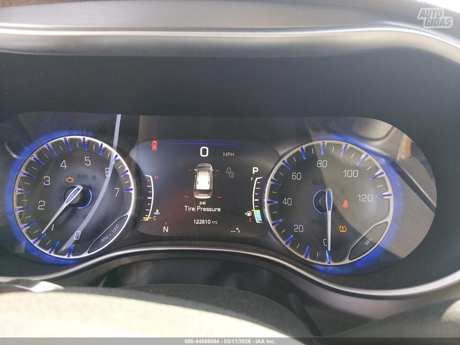 Black Chrysler Pacifica 2017 in Druskininkai, with an engine capacity of 3.60 L and mileage of 197 thousand km for 12000 €, photo 11 on AUTOMOTO.COM.LV