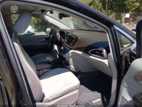Melns Chrysler Pacifica 2017 Klaipėda, ar dzinēja tilpumu 3.61 L un nobraukumu 184 tūkst. km par 9435 €, foto 5 vietnē AUTOMOTO.COM.LV