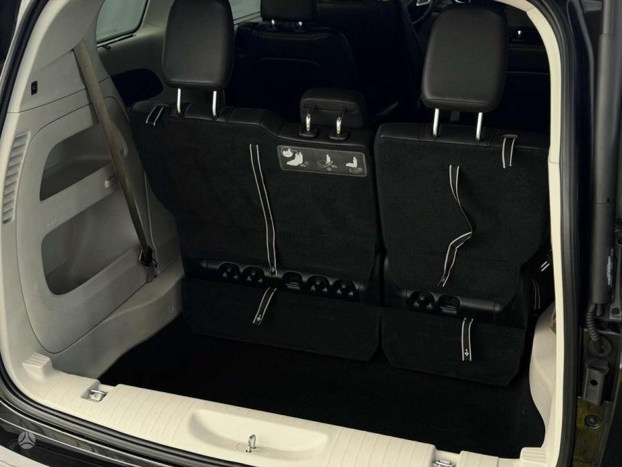 Black Chrysler Pacifica 2017 in Vilnius, with an engine capacity of 3.60 L and mileage of 166 thousand km for 14200 €, photo 14 on AUTOMOTO.COM.LV