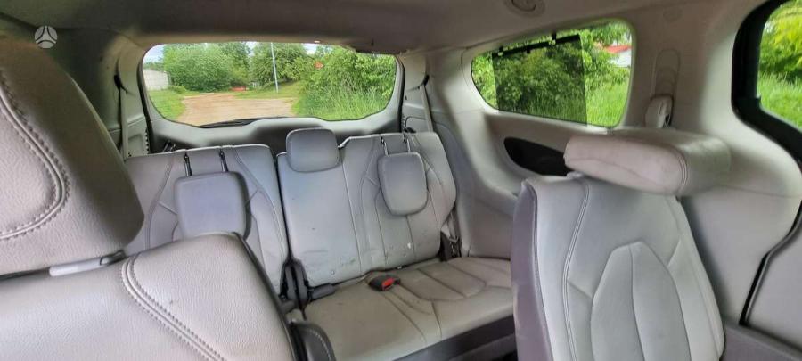 Melns Chrysler Pacifica 2017 Viļņa, ar dzinēja tilpumu 3.61 L un nobraukumu 84 tūkst. km par 10800 €, foto 17 vietnē AUTOMOTO.COM.LV