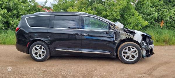 Melns Chrysler Pacifica 2017 Viļņa, ar dzinēja tilpumu 3.61 L un nobraukumu 84 tūkst. km par 10800 €, foto 4 vietnē AUTOMOTO.COM.LV
