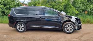 Melns Chrysler Pacifica 2017 Viļņa, ar dzinēja tilpumu 3.61 L un nobraukumu 84 tūkst. km par 10800 €, foto 5 vietnē AUTOMOTO.COM.LV