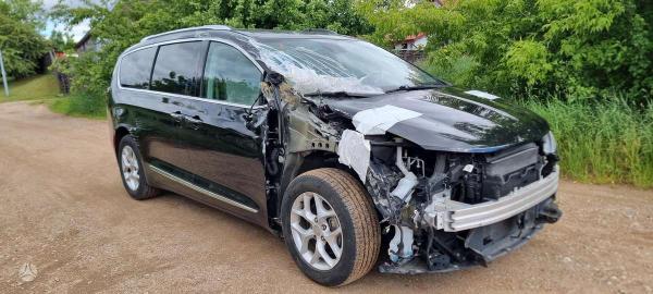 Melns Chrysler Pacifica 2017 Viļņa, ar dzinēja tilpumu 3.61 L un nobraukumu 84 tūkst. km par 10800 €, foto 5 vietnē AUTOMOTO.COM.LV
