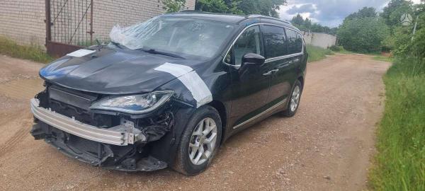 Melns Chrysler Pacifica 2017 Viļņa, ar dzinēja tilpumu 3.61 L un nobraukumu 84 tūkst. km par 10800 €, foto 7 vietnē AUTOMOTO.COM.LV