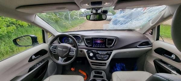 Melns Chrysler Pacifica 2017 Viļņa, ar dzinēja tilpumu 3.61 L un nobraukumu 84 tūkst. km par 10800 €, foto 8 vietnē AUTOMOTO.COM.LV