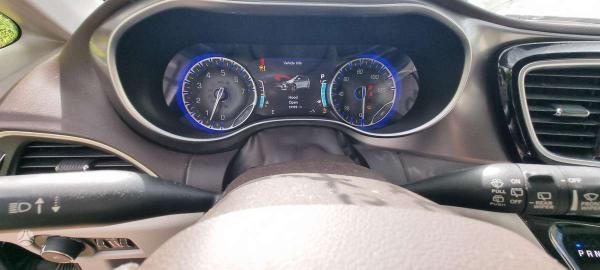 Melns Chrysler Pacifica 2017 Viļņa, ar dzinēja tilpumu 3.61 L un nobraukumu 84 tūkst. km par 10800 €, foto 9 vietnē AUTOMOTO.COM.LV