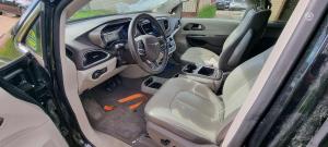 Melns Chrysler Pacifica 2017 Viļņa, ar dzinēja tilpumu 3.61 L un nobraukumu 84 tūkst. km par 10800 €, foto 12 vietnē AUTOMOTO.COM.LV
