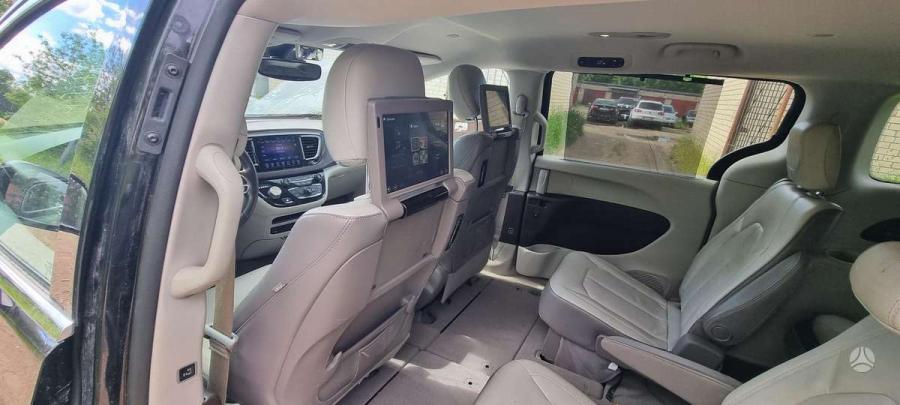 Melns Chrysler Pacifica 2017 Viļņa, ar dzinēja tilpumu 3.61 L un nobraukumu 84 tūkst. km par 10800 €, foto 13 vietnē AUTOMOTO.COM.LV