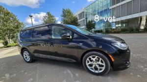 Black Chrysler Pacifica 2017 in Vilnius, with an engine capacity of 3.61 L and mileage of 126 thousand km for 13500 €, photo 3 on AUTOMOTO.COM.LV