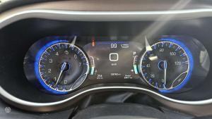 Black Chrysler Pacifica 2017 in Vilnius, with an engine capacity of 3.61 L and mileage of 126 thousand km for 13500 €, photo 13 on AUTOMOTO.COM.LV