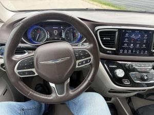 Melns Chrysler Pacifica 2017 Viļņa, ar dzinēja tilpumu 3.60 L un nobraukumu 109 tūkst. km par 13999 €, foto 9 vietnē AUTOMOTO.COM.LV