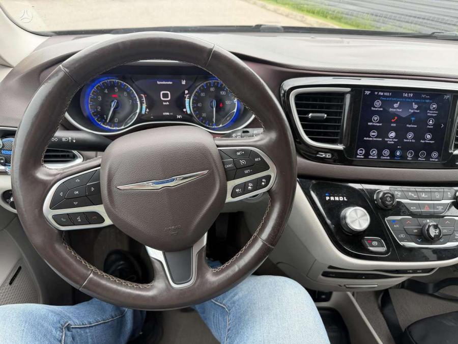 Melns Chrysler Pacifica 2017 Viļņa, ar dzinēja tilpumu 3.60 L un nobraukumu 109 tūkst. km par 13999 €, foto 9 vietnē AUTOMOTO.COM.LV