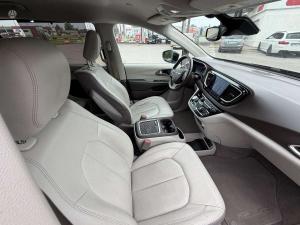 Melns Chrysler Pacifica 2017 Viļņa, ar dzinēja tilpumu 3.60 L un nobraukumu 109 tūkst. km par 13999 €, foto 12 vietnē AUTOMOTO.COM.LV