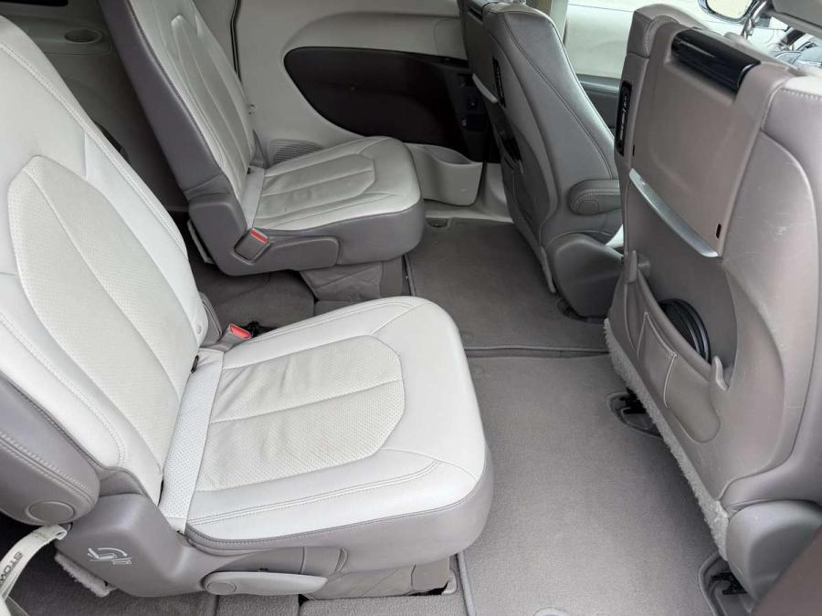 Melns Chrysler Pacifica 2017 Viļņa, ar dzinēja tilpumu 3.60 L un nobraukumu 109 tūkst. km par 13999 €, foto 14 vietnē AUTOMOTO.COM.LV