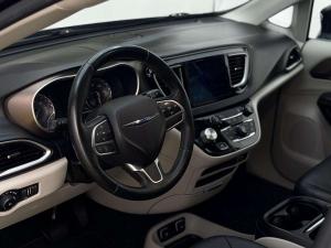 Melns Chrysler Pacifica 2017 Viļņa, ar dzinēja tilpumu 3.60 L un nobraukumu 166 tūkst. km par 14200 €, foto 10 vietnē AUTOMOTO.COM.LV