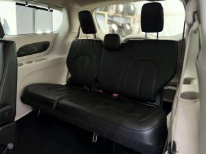 Melns Chrysler Pacifica 2017 Viļņa, ar dzinēja tilpumu 3.60 L un nobraukumu 166 tūkst. km par 14200 €, foto 13 vietnē AUTOMOTO.COM.LV