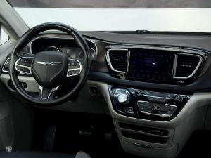 Melns Chrysler Pacifica 2017 Viļņa, ar dzinēja tilpumu 3.60 L un nobraukumu 166 tūkst. km par 14200 €, foto 20 vietnē AUTOMOTO.COM.LV