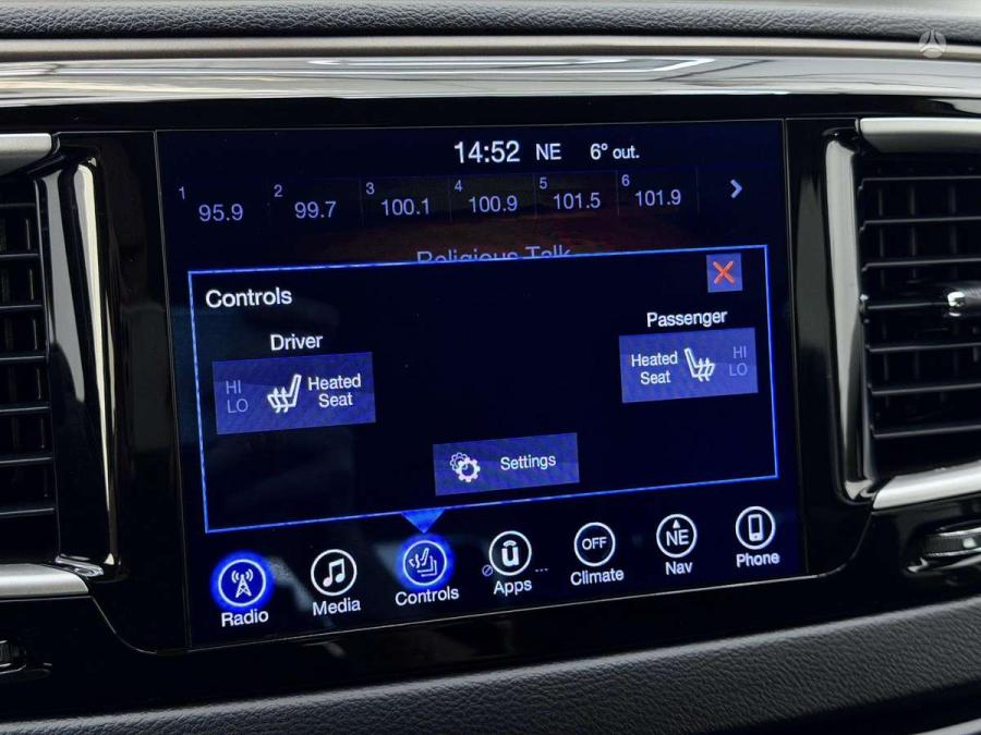 Melns Chrysler Pacifica 2017 Viļņa, ar dzinēja tilpumu 3.60 L un nobraukumu 166 tūkst. km par 14200 €, foto 29 vietnē AUTOMOTO.COM.LV