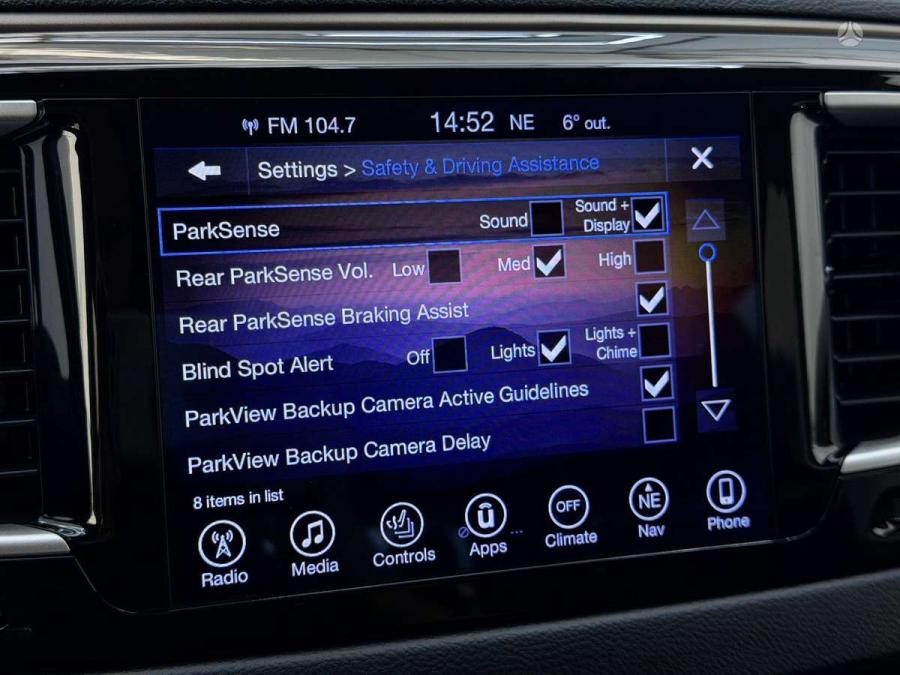 Melns Chrysler Pacifica 2017 Viļņa, ar dzinēja tilpumu 3.60 L un nobraukumu 166 tūkst. km par 14200 €, foto 30 vietnē AUTOMOTO.COM.LV