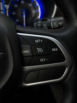 Melns Chrysler Pacifica 2017 Viļņa, ar dzinēja tilpumu 3.60 L un nobraukumu 166 tūkst. km par 14200 €, foto 33 vietnē AUTOMOTO.COM.LV
