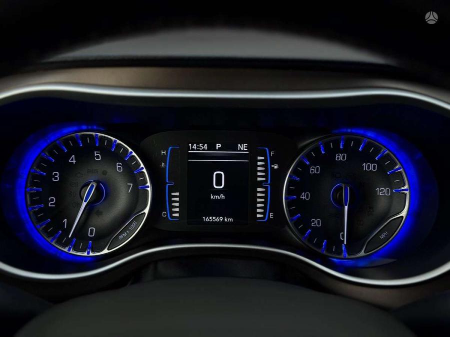 Melns Chrysler Pacifica 2017 Viļņa, ar dzinēja tilpumu 3.60 L un nobraukumu 166 tūkst. km par 14200 €, foto 35 vietnē AUTOMOTO.COM.LV
