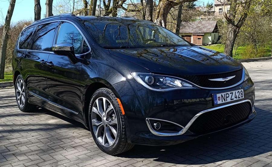 Melns Chrysler Pacifica 2017 Kauņa, ar dzinēja tilpumu 3.60 L un nobraukumu 132 tūkst. km par 16000 €, foto 1 vietnē AUTOMOTO.COM.LV