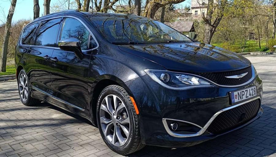 Melns Chrysler Pacifica 2017 Kauņa, ar dzinēja tilpumu 3.60 L un nobraukumu 132 tūkst. km par 16000 €, foto 4 vietnē AUTOMOTO.COM.LV