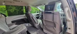 Black Chrysler Pacifica 2017 in Vilnius, with an engine capacity of 3.61 L and mileage of 84 thousand km for 10500 €, photo 19 on AUTOMOTO.COM.LV