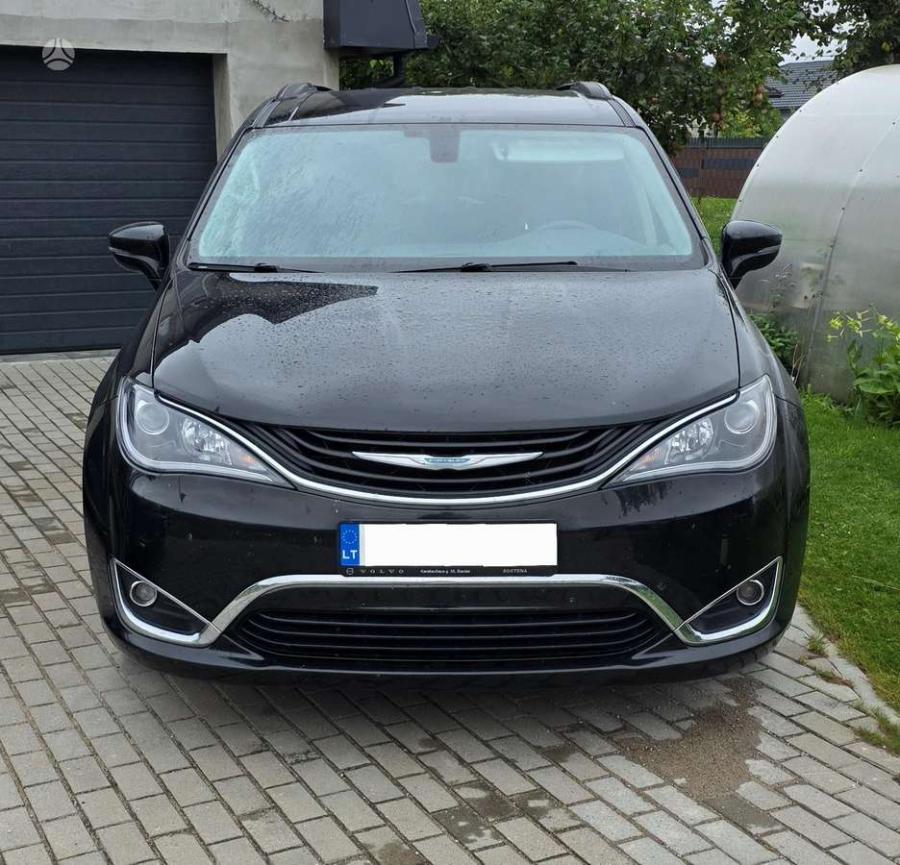Melns Chrysler Pacifica 2017 Šauļi, ar dzinēja tilpumu 3.60 L un nobraukumu 112 tūkst. km par 18200 €, foto 1 vietnē AUTOMOTO.COM.LV