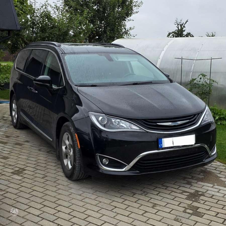 Melns Chrysler Pacifica 2017 Šauļi, ar dzinēja tilpumu 3.60 L un nobraukumu 112 tūkst. km par 18200 €, foto 4 vietnē AUTOMOTO.COM.LV