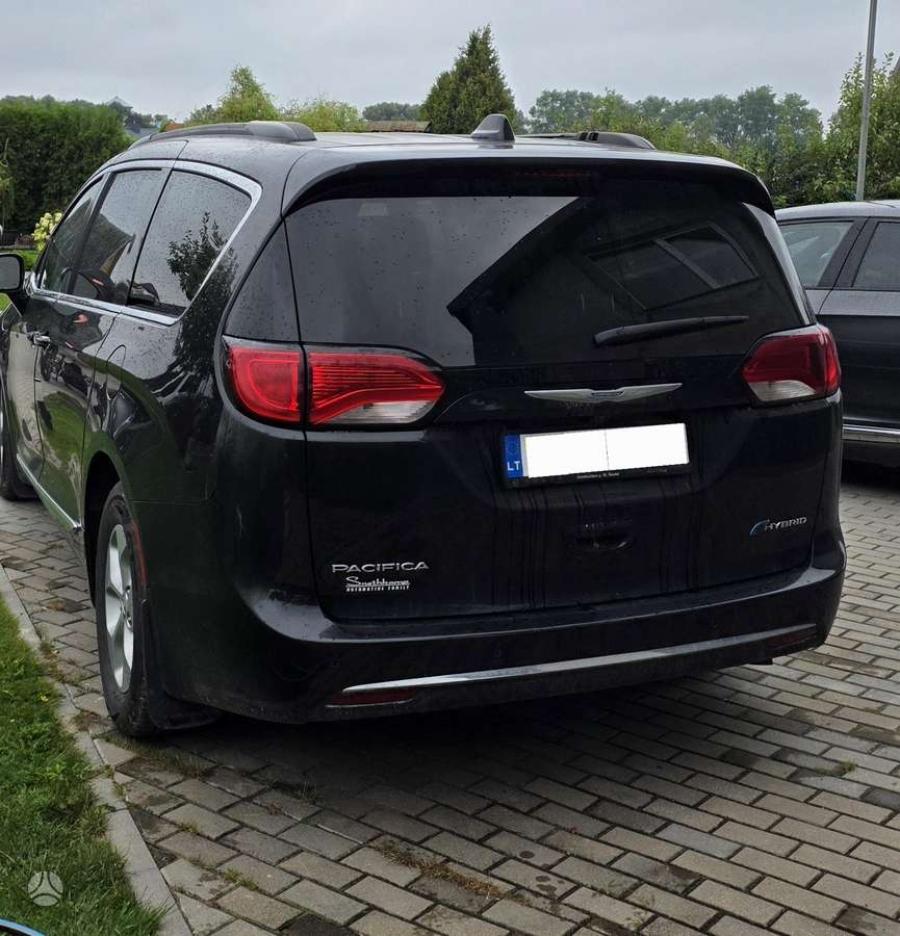 Melns Chrysler Pacifica 2017 Šauļi, ar dzinēja tilpumu 3.60 L un nobraukumu 112 tūkst. km par 18200 €, foto 5 vietnē AUTOMOTO.COM.LV