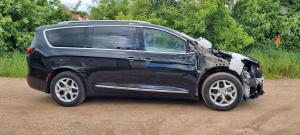 Melns Chrysler Pacifica 2017 Viļņa, ar dzinēja tilpumu 3.61 L un nobraukumu 84 tūkst. km par 10500 €, foto 8 vietnē AUTOMOTO.COM.LV
