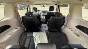Black Chrysler Pacifica 2017 in Klaipeda, with an engine capacity of 3.60 L and mileage of 228 thousand km for 12500 €, photo 13 on AUTOMOTO.COM.LV