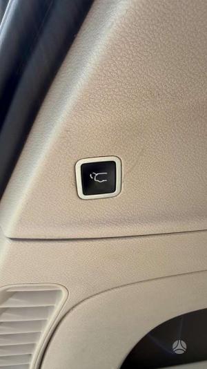 Black Chrysler Pacifica 2017 in Klaipeda, with an engine capacity of 3.60 L and mileage of 228 thousand km for 12500 €, photo 19 on AUTOMOTO.COM.LV