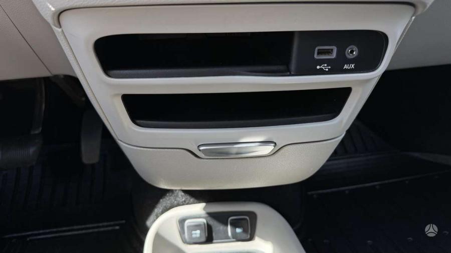 Black Chrysler Pacifica 2017 in Klaipeda, with an engine capacity of 3.60 L and mileage of 228 thousand km for 12500 €, photo 25 on AUTOMOTO.COM.LV