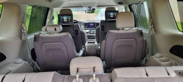 Melns Chrysler Pacifica 2017 Viļņa, ar dzinēja tilpumu 3.61 L un nobraukumu 84 tūkst. km par 10500 €, foto 9 vietnē AUTOMOTO.COM.LV