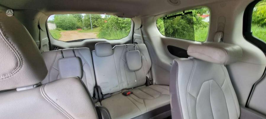 Melns Chrysler Pacifica 2017 Viļņa, ar dzinēja tilpumu 3.61 L un nobraukumu 84 tūkst. km par 10500 €, foto 14 vietnē AUTOMOTO.COM.LV