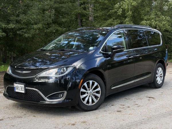 Chrysler Pacifica 2017 in Ukmerge on AUTOMOTO.COM.LV Black Chrysler Pacifica 2017 in Ukmerge, with an engine capacity of 3.61 L and mileage of 196 thousand km for 7700 β¬, photo 1 on AUTOMOTO.COM.LV